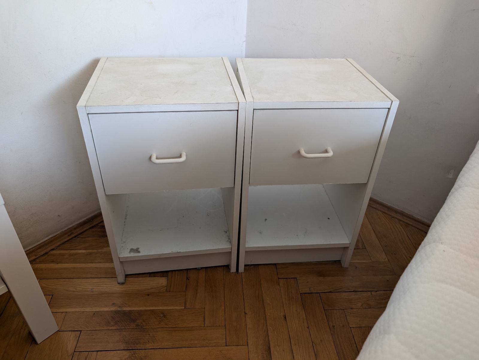 Ikea element i nocni ormarici