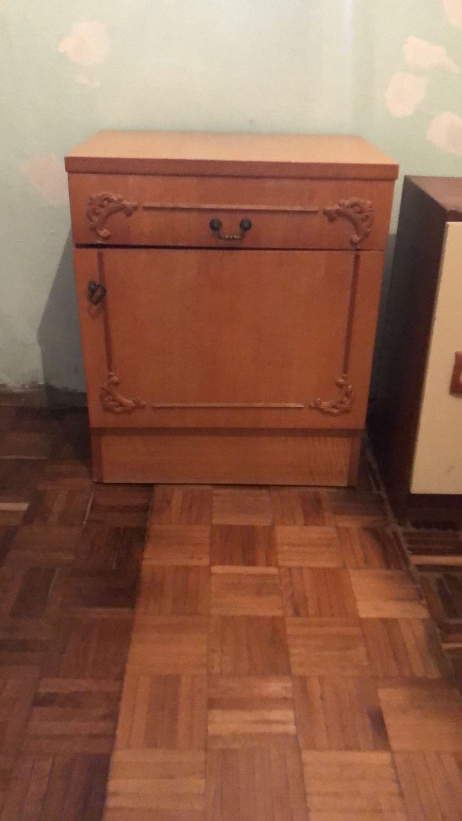 Poklanja se ormarić