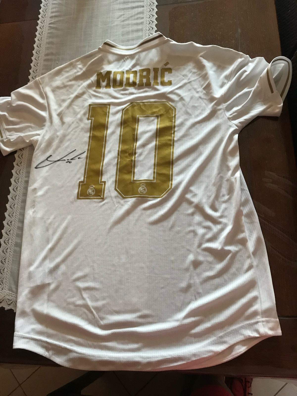 POTPISANI DRES LUKE MODRIĆA