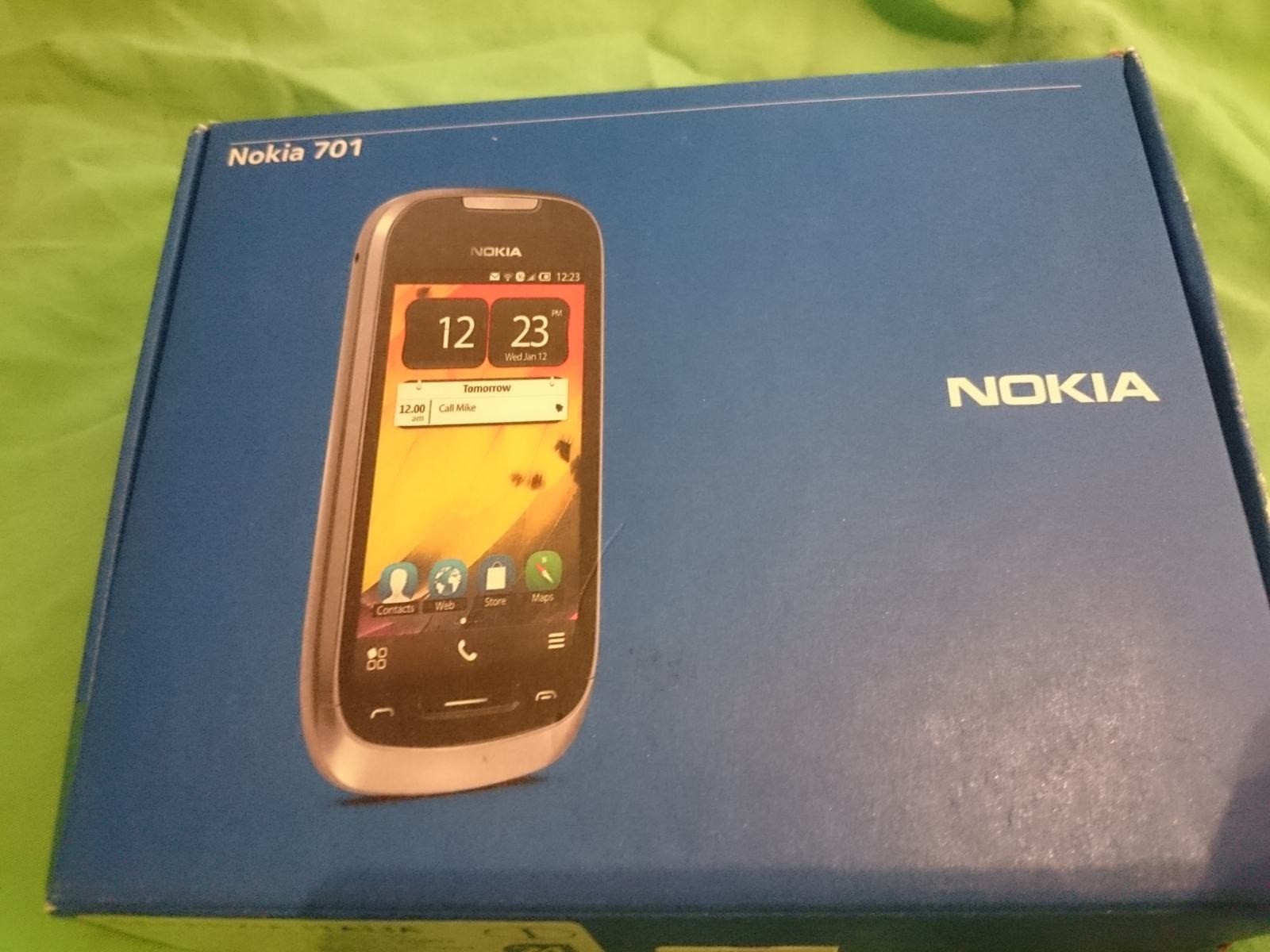 NOKIA 701