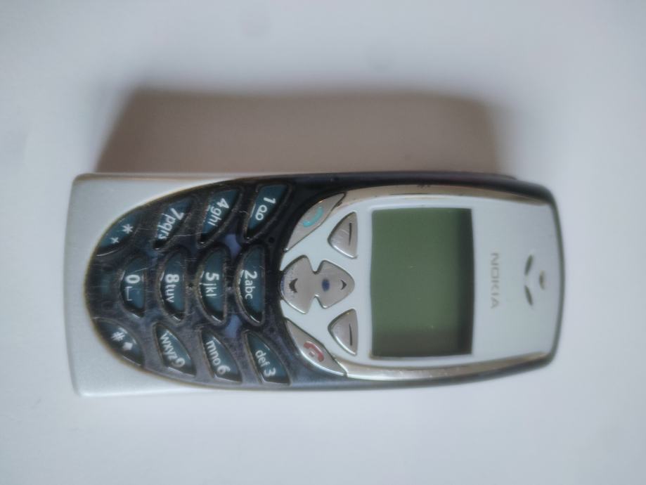 Nokia 8310, sve mreže -dobro očuvan, baterija nova zamjenska