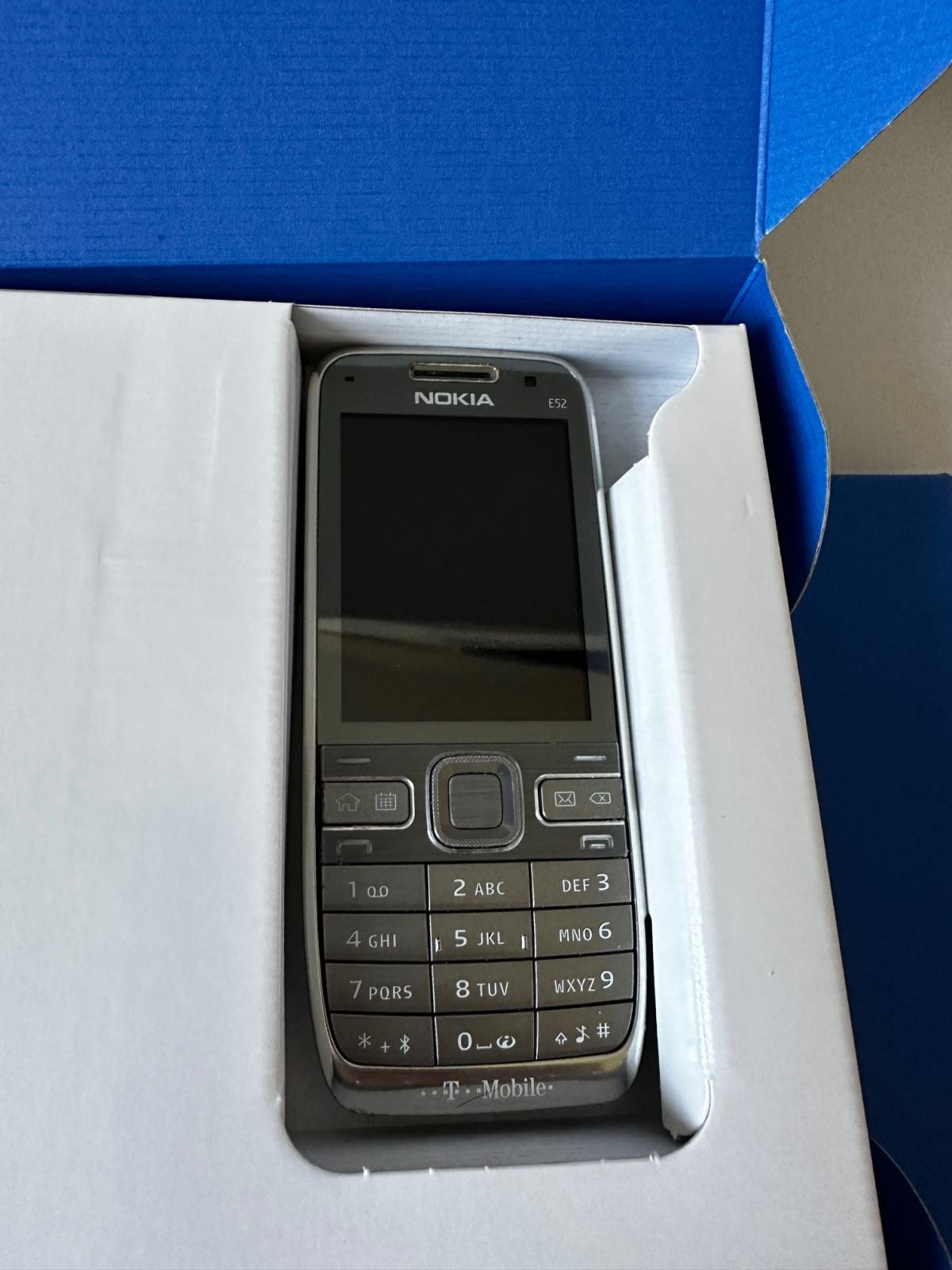 Nokia E52