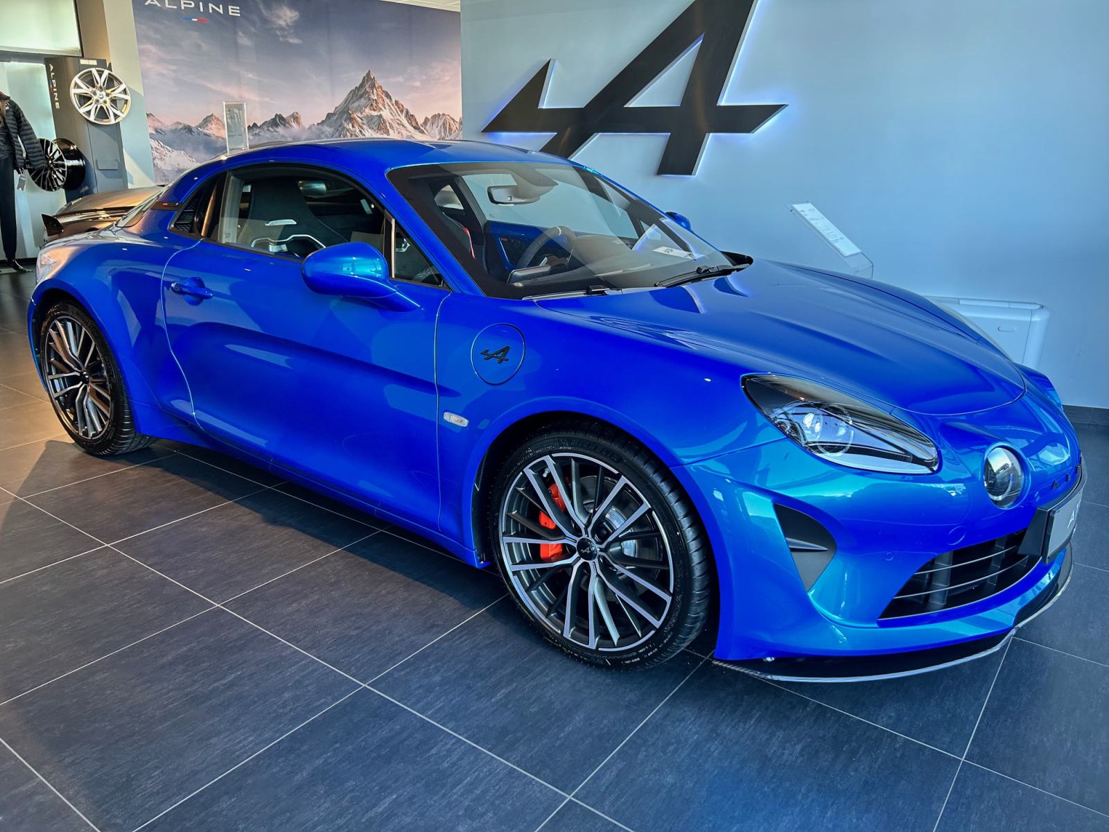 Alpine A110 Tce 300 S + Aero Pack automatik, 2024 god.