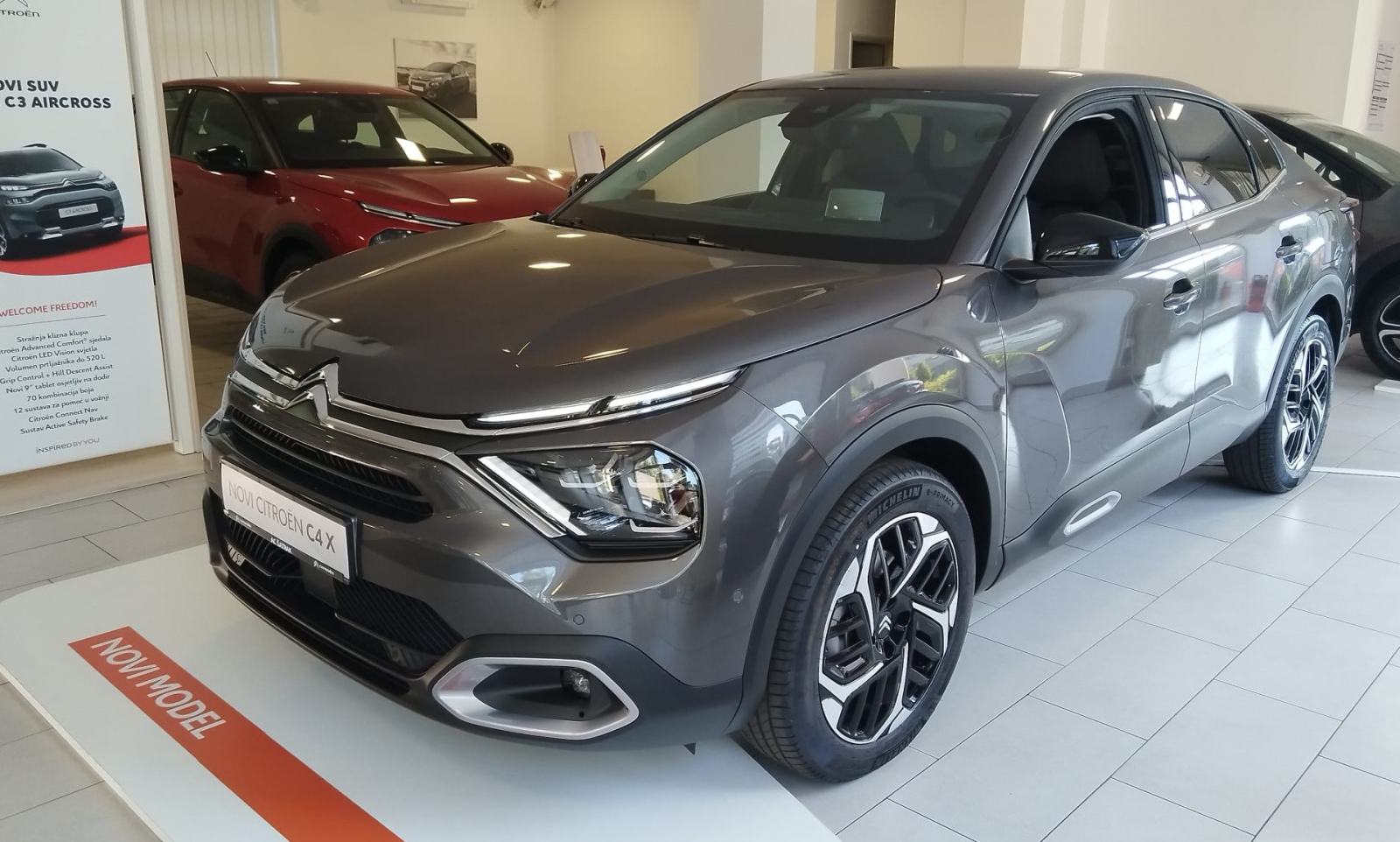 Citroën C4 X 1,2 PureTech - SHINE 130ks AT8 - DOSTUPNO ODMAH, 2023 god.