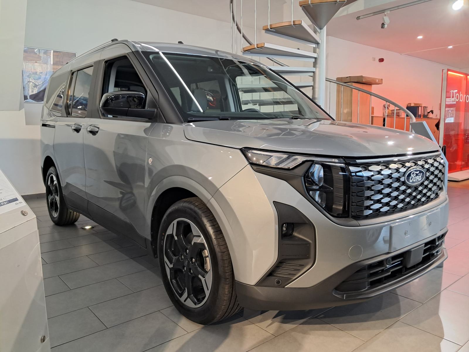 COURIER TOURNEO V769 TITANIUM BEV Electric 100kW *AKCIJA*, 2025 god.