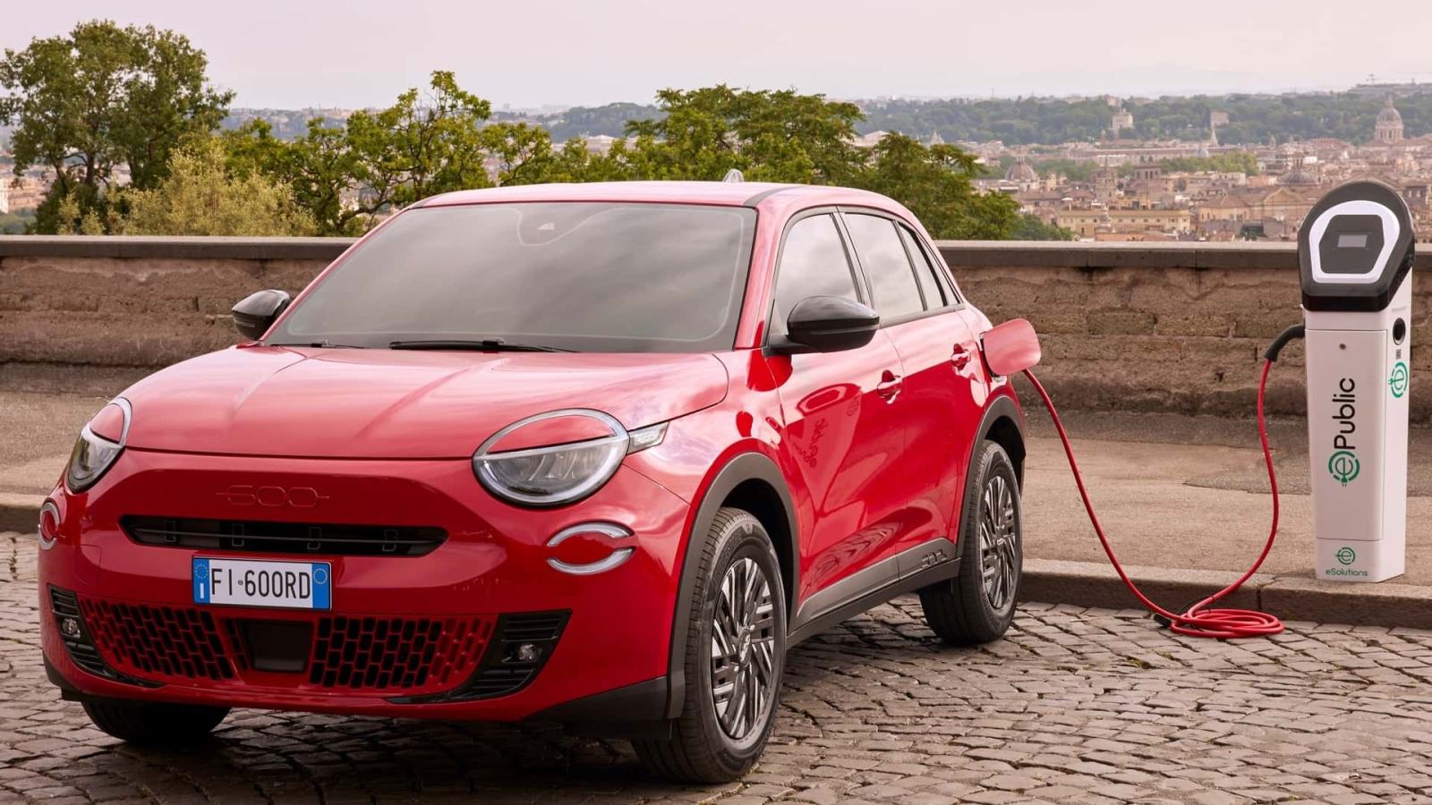 Fiat 600 BEV 54kWh - Red, 2024 god.
