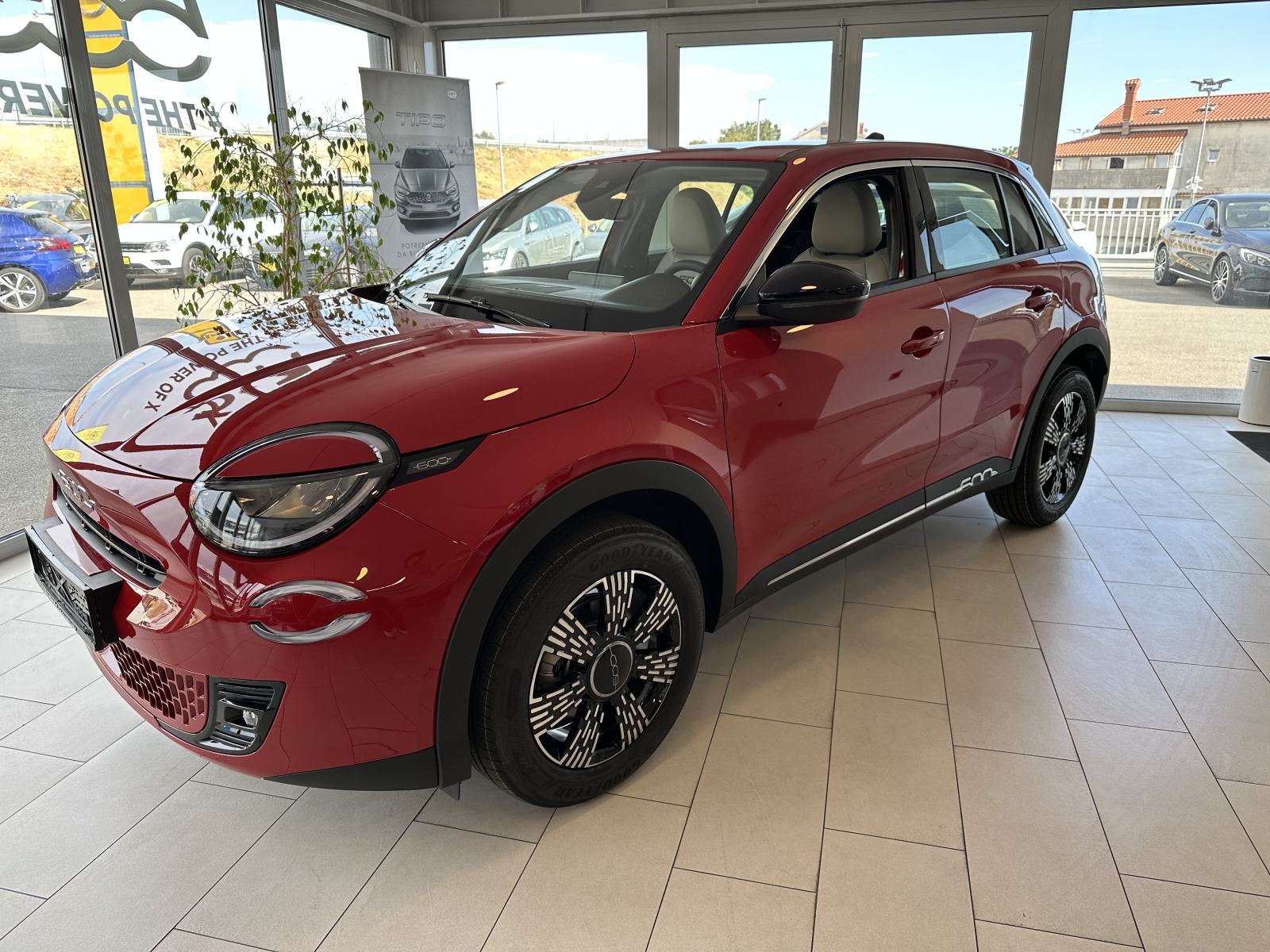 Fiat 600 ICE 1.2 Turbo 100e-Hybrid automatik, 2024 god.