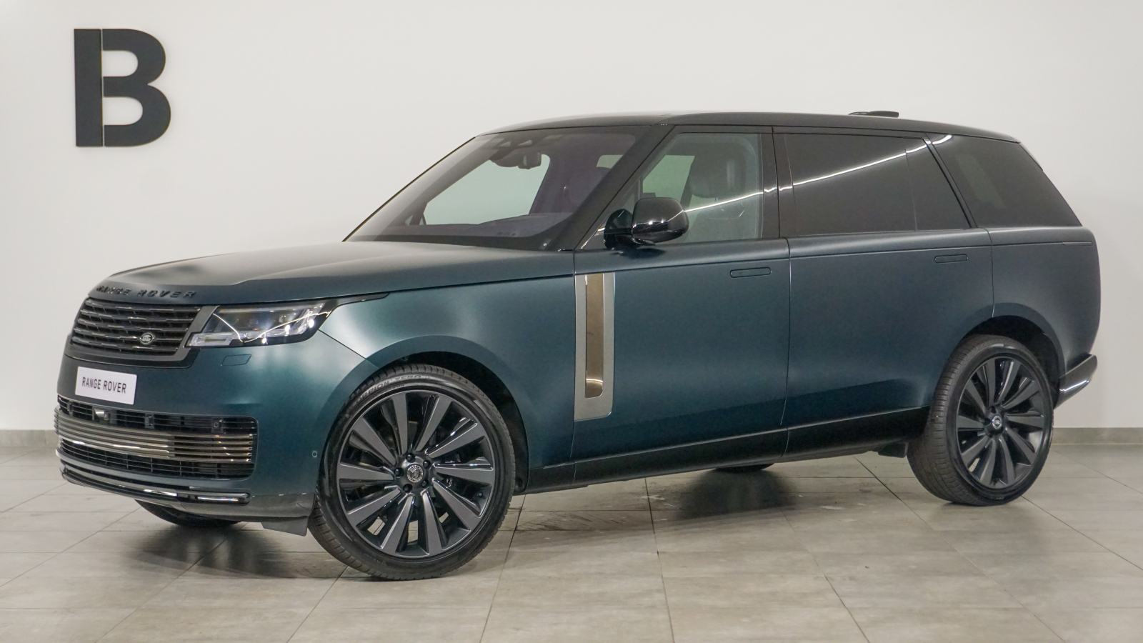 LAND ROVER RANGE ROVER SV LWB 3.0D AWD A8, 2023 god.