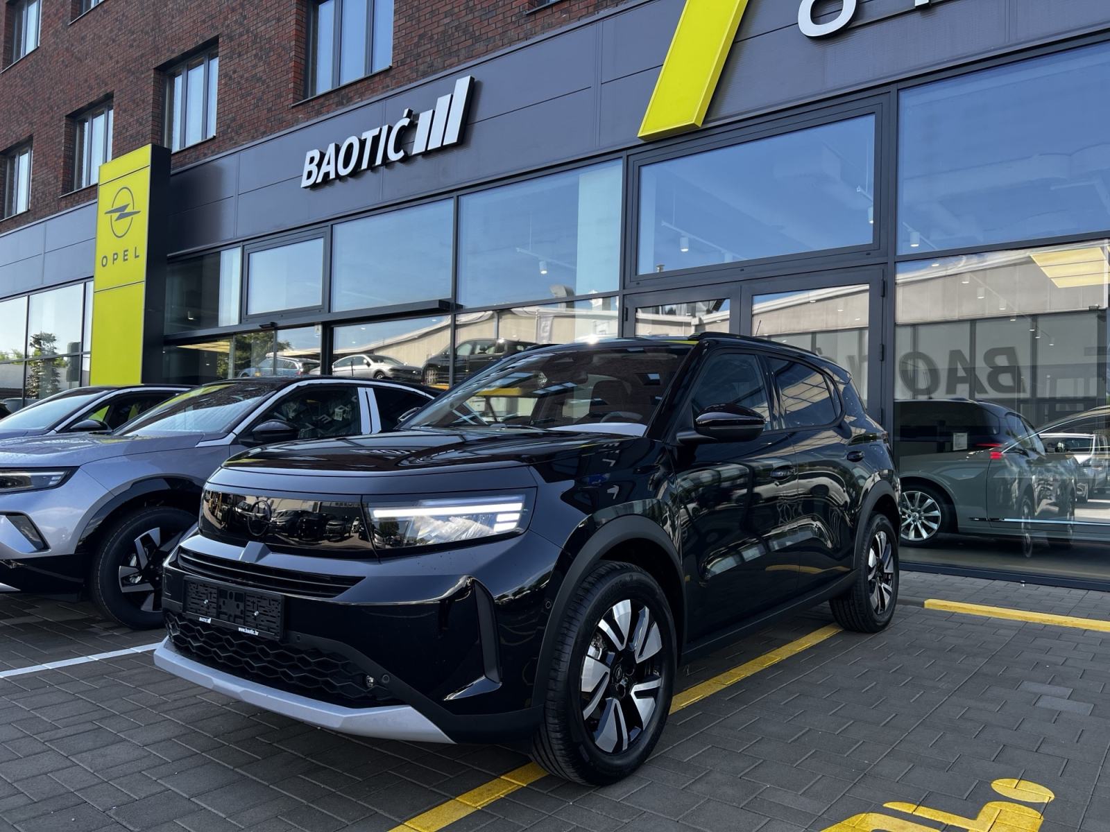 Opel Frontera GS 1.2 HYBRID 145KS, 2025 god.