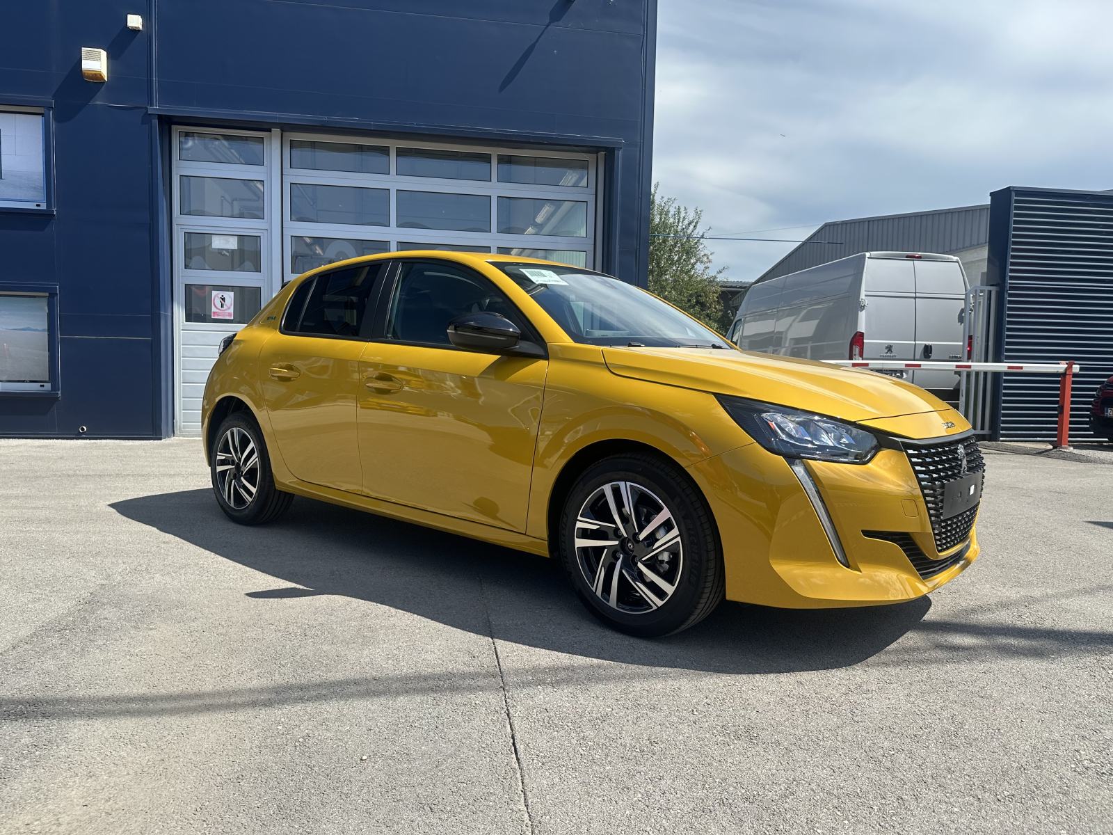 PEUGEOT 208 STYLE 1,2 PureTech 75 KS, 2023 god.