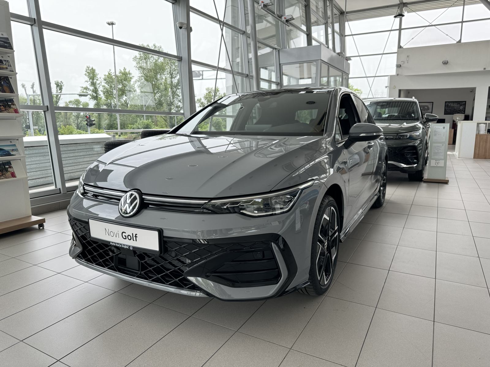 VW Golf 8 PA 1.5 eTSI DSG7 R-Line;Isporuka odmah, 2024 god.