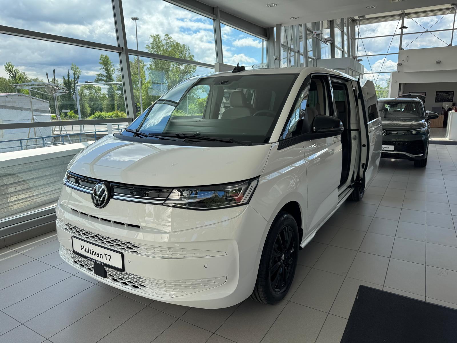 VW Multivan 2,0 TDI DSG 4Life L2 Isporuka odmah, 2025 god.