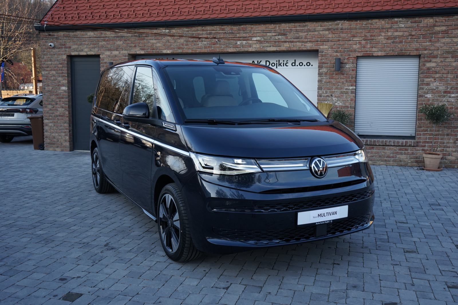 VW Multivan 2,0 TDI DSG Style, 2024 god.