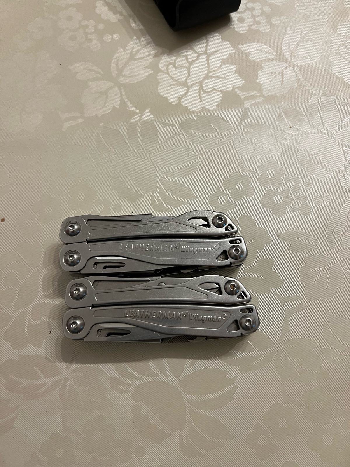 Prodajem dva noža leathermana Wingman