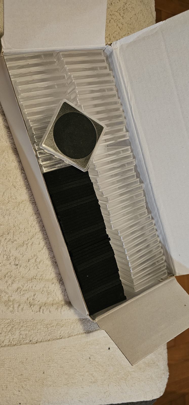 50 kom PVC kapsula za novčiće s zaštitnim spužvastim umetcima