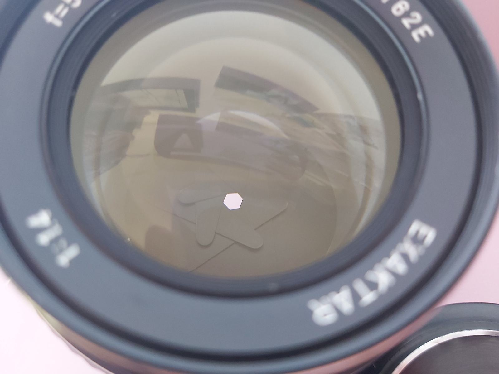 Objektiv Exaktar 55mm f/1.4 m42 navoj poklopci