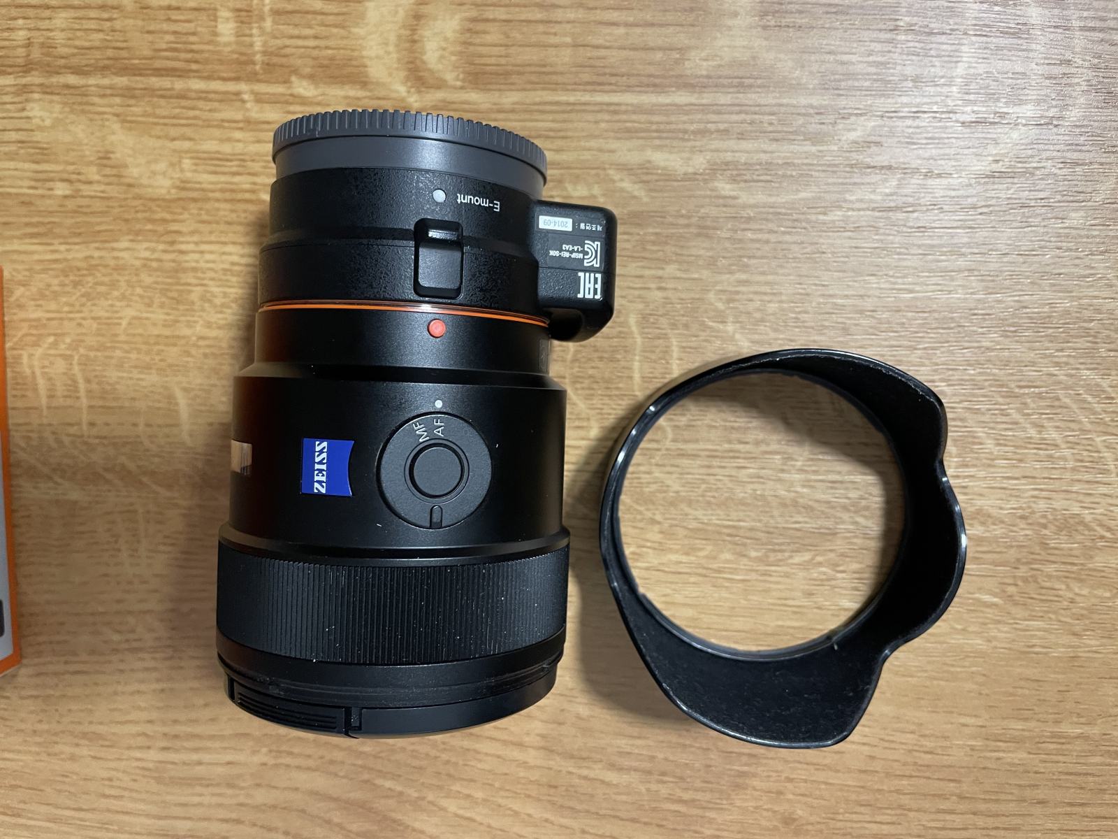 SONY Distagon T*ZEISS 24mm F2 ZA SSM SAL24F20Z + Sony LA-EA3