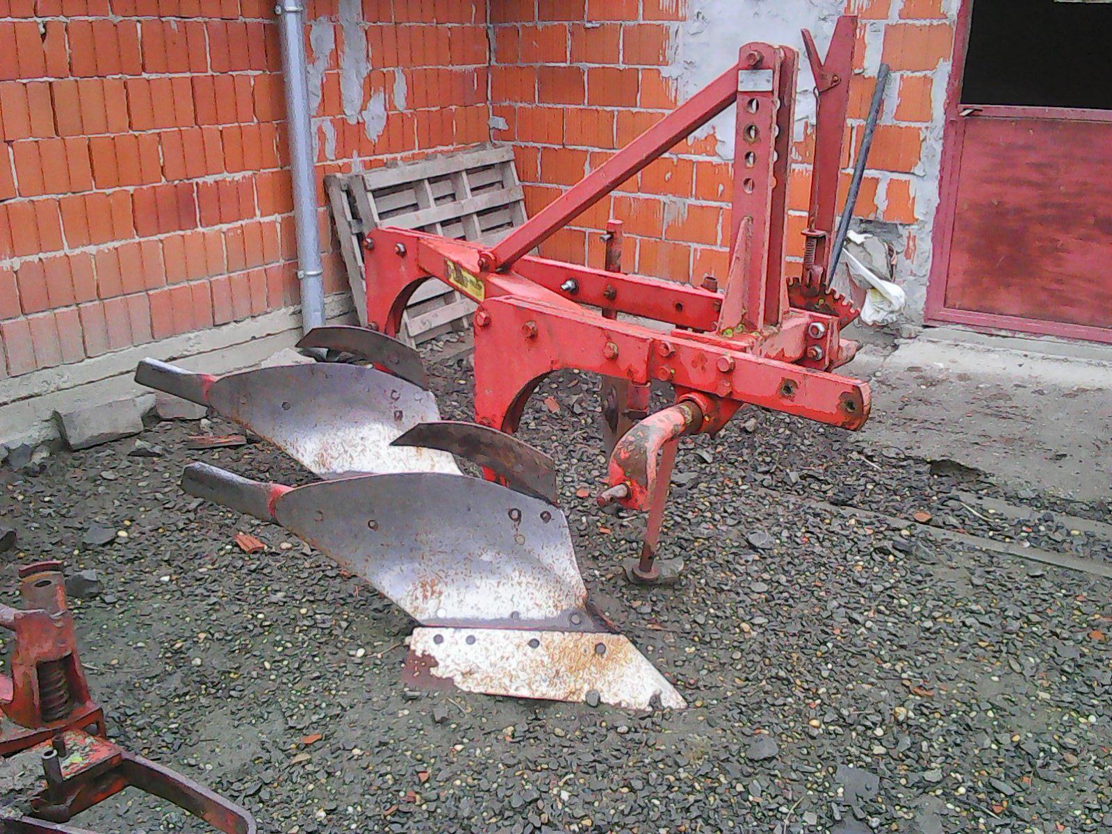 Plug dvobrazni IMT575 visoki klirens i plug trobrazni Vogel noot