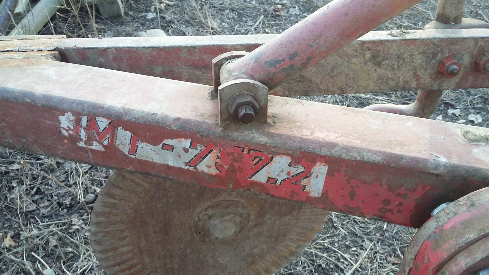 plug IMT 14 coli dvobrazni i plug kvenland 12 coli trobrazni