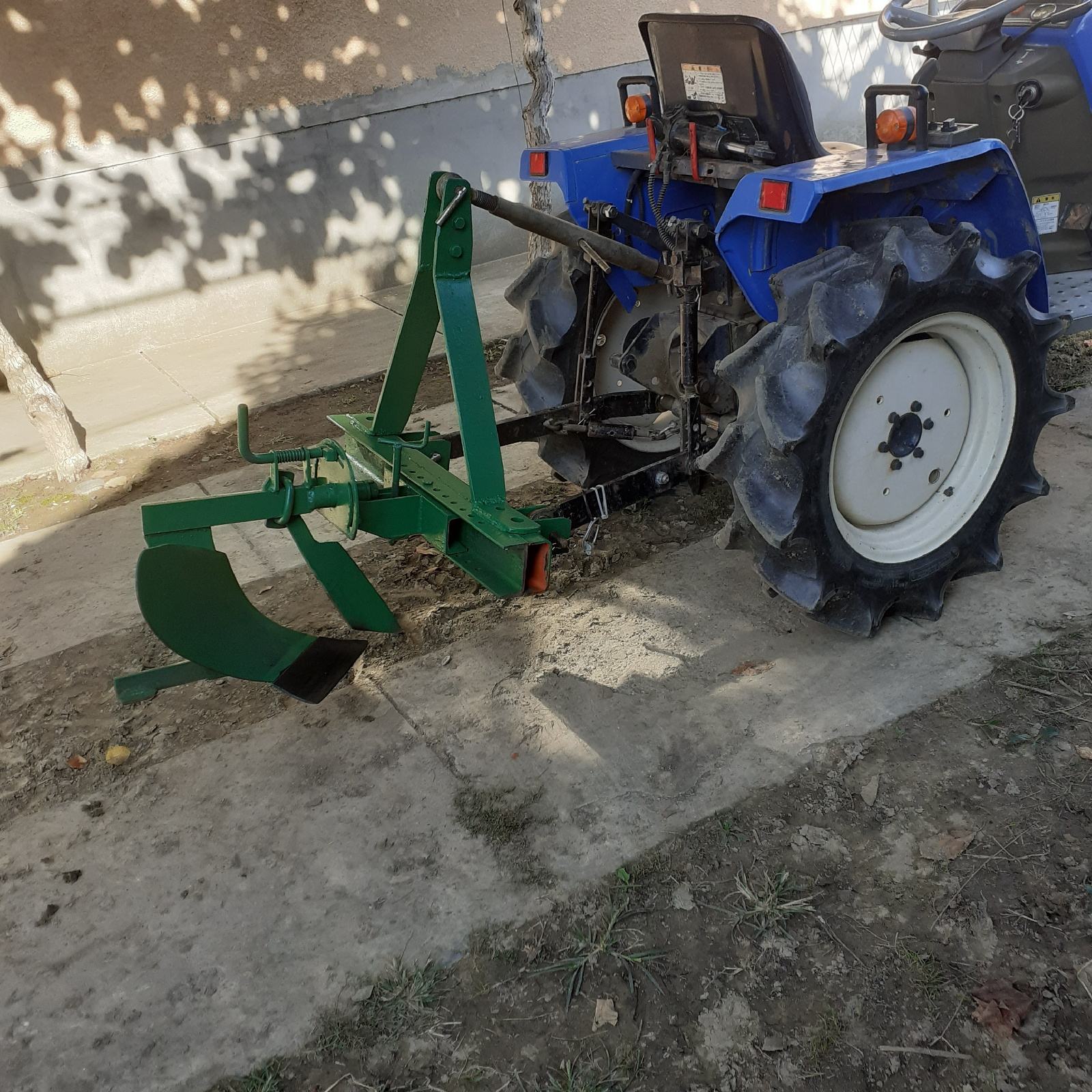 Plug za male traktore 8