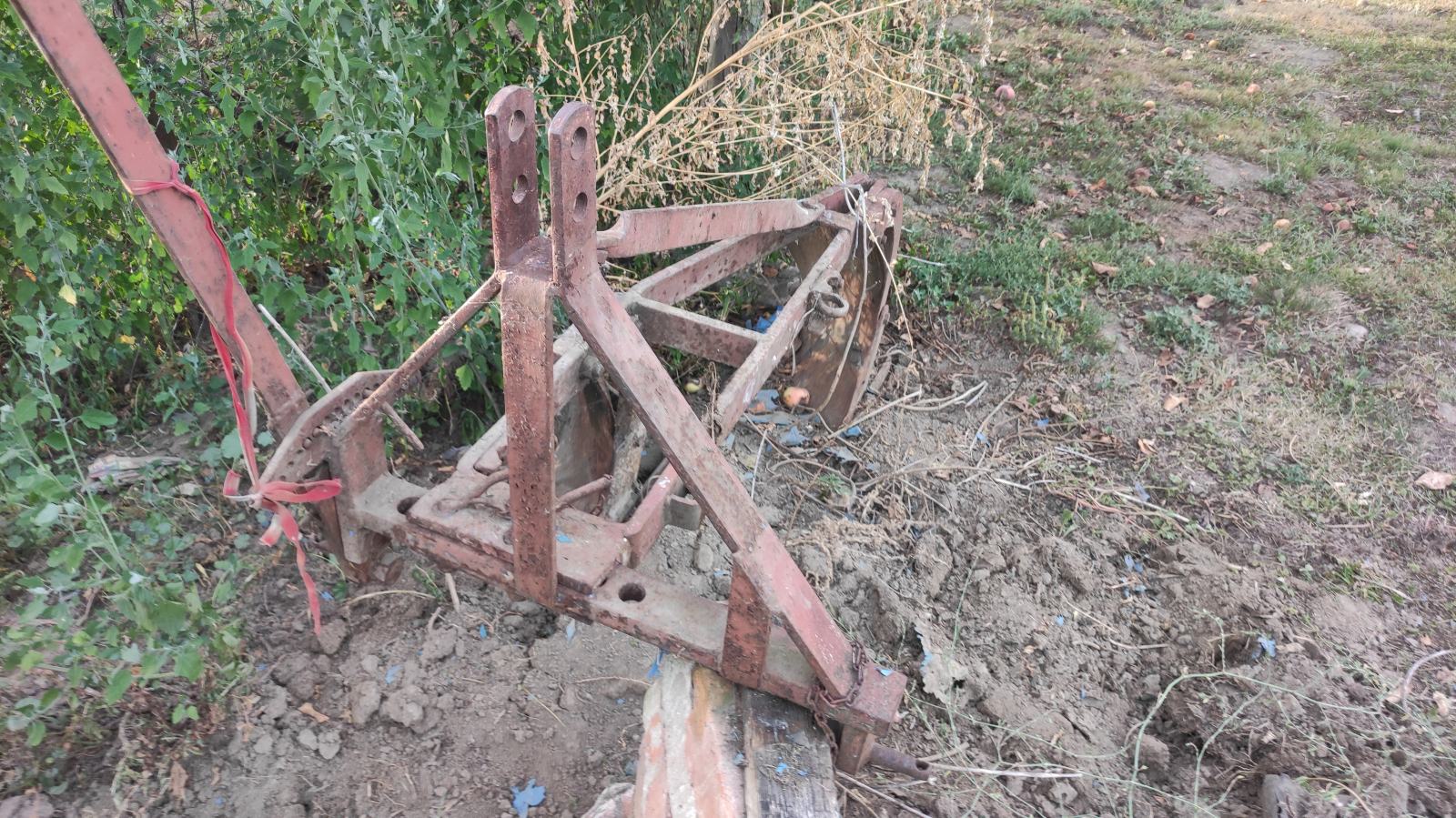 Prodajem - dvobrazni plug za traktor