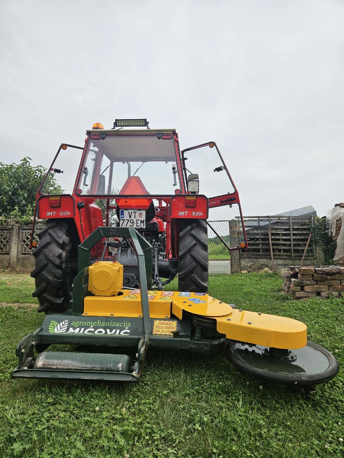 Roto malčer Mičović s diskom