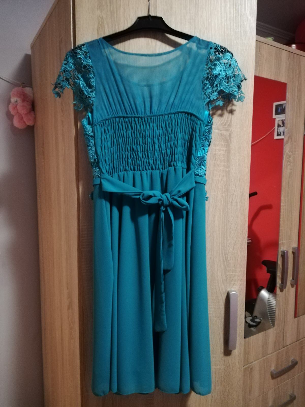 PRODAJE SE NOVA TIRKIZNA HALJINA