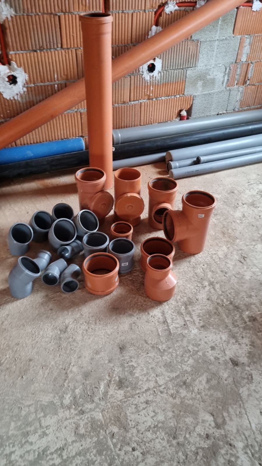 Fitinzi i cijevi za vanjsku kanalizaciju - ostatak od gradnje
