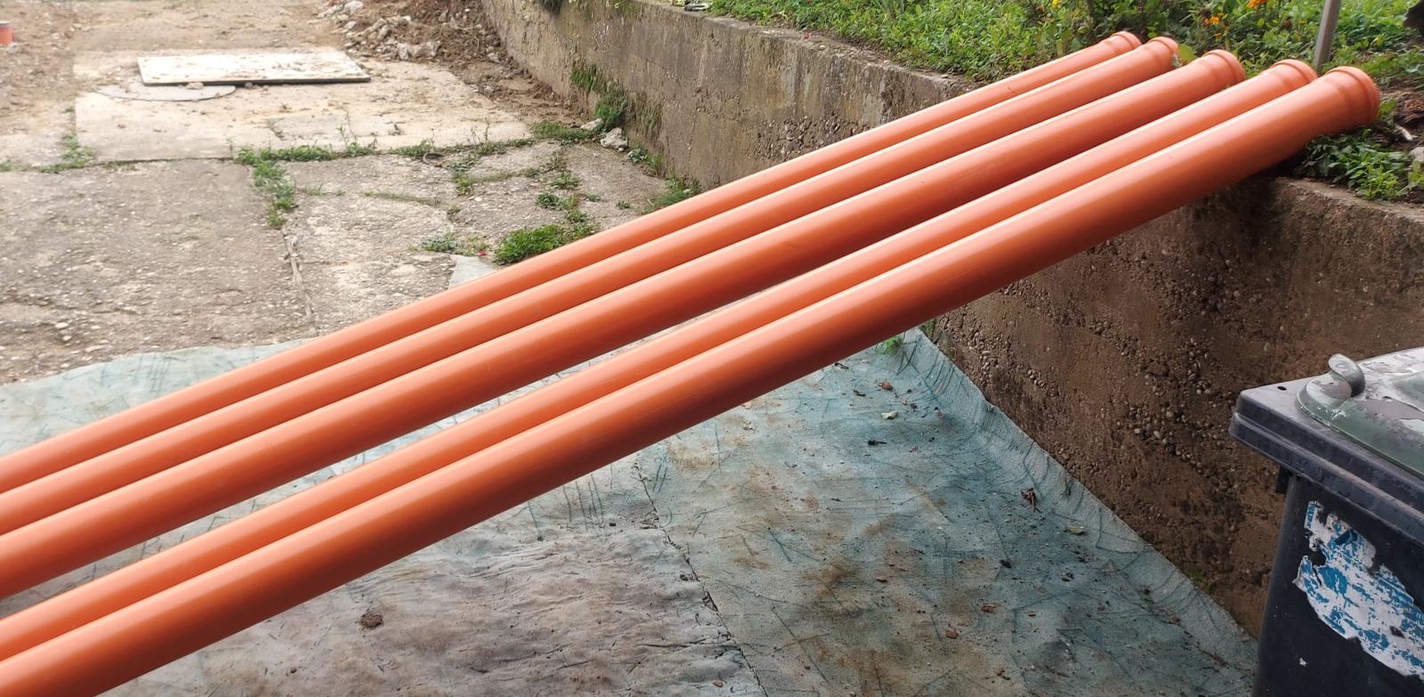 Prodajem plastične cijevi za odvodnju fi 110-3m