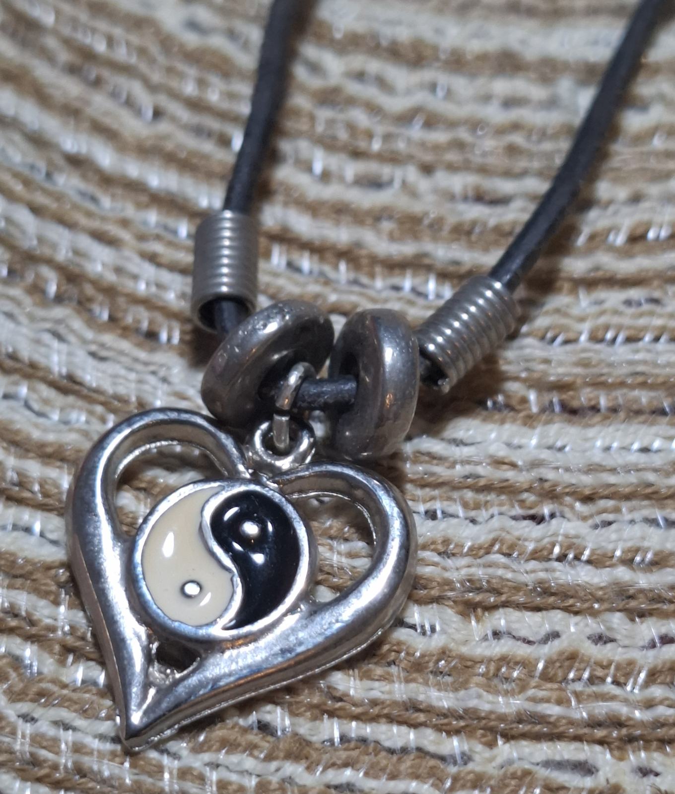 Ogrlica lančić Srce Jing-jang