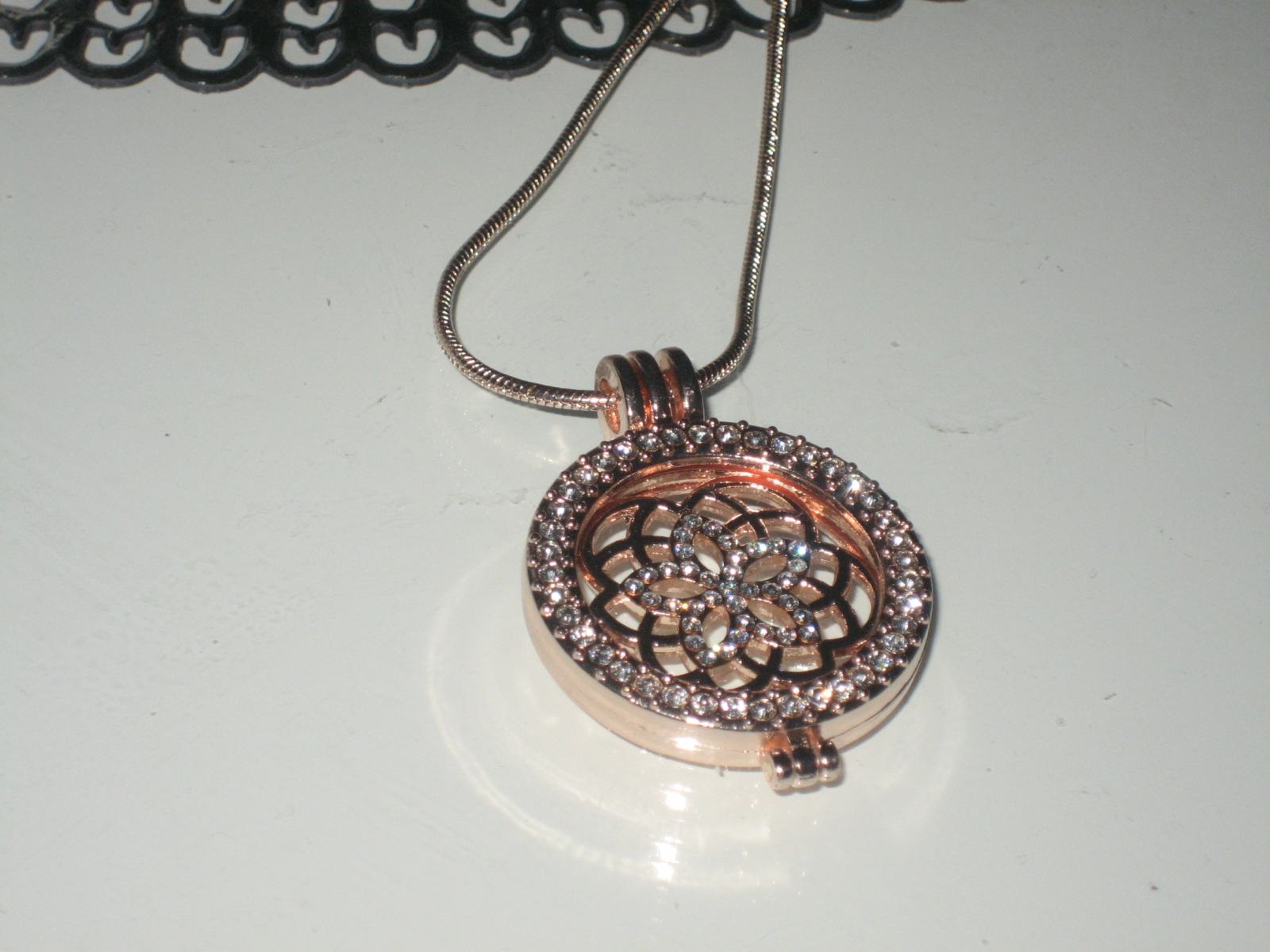 NOVA OGRLICA - ROSE GOLD