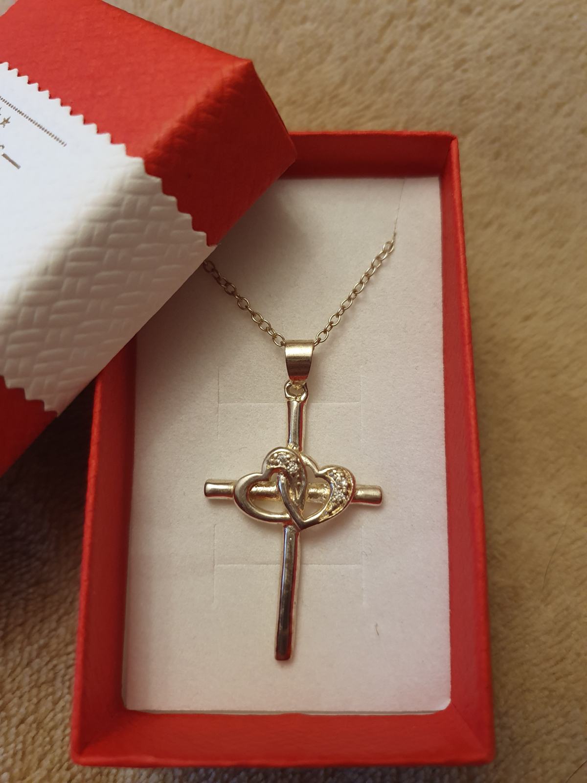 Srebrni lančić, križ s dva srca