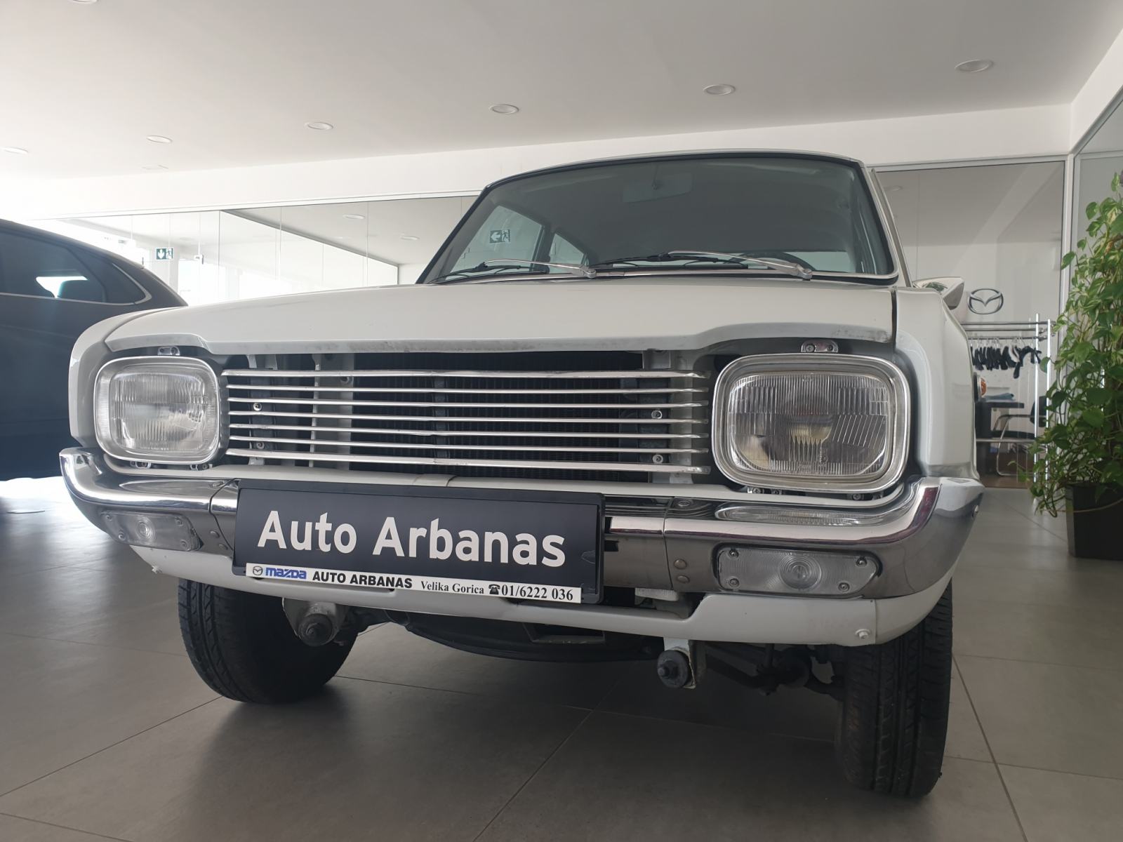 MAZDA 1200 DELUXE - 1970. godina