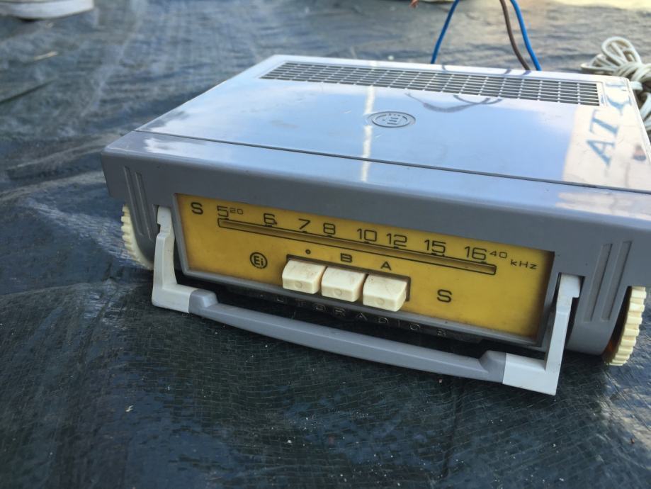 Auto radio za oldtimere (Ei Niš)