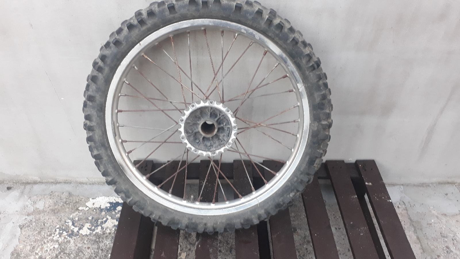 Felga i guma za oldtimer motor