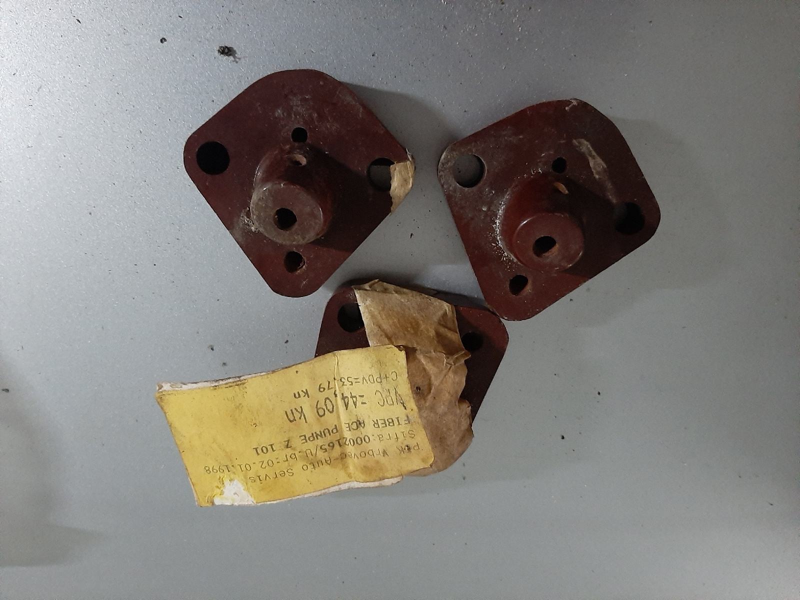 Fiat 128 Zastava 101 podlozak pumpe goriva