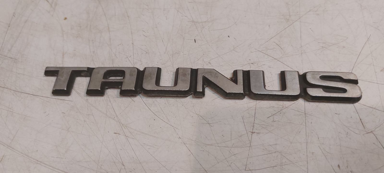 Ford taunus znak