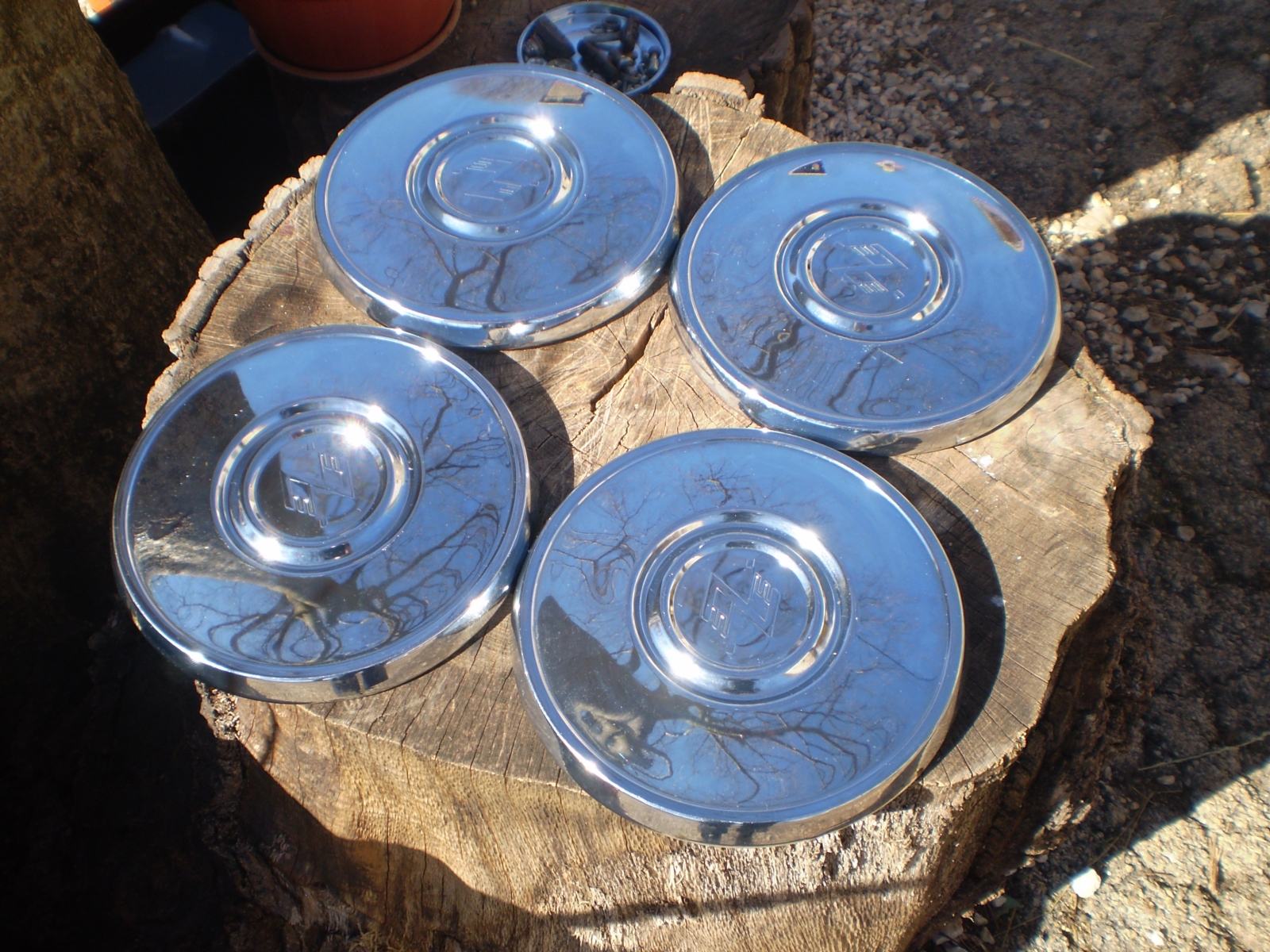 zastava 1300 ili 1500 ili kombi 850 tristać RATKAPE HITNO 900 KN