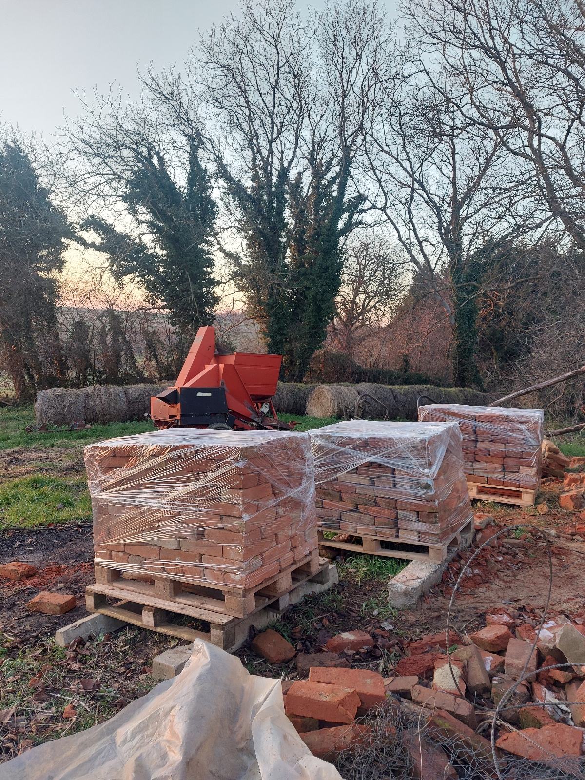 Cigla velika dim.29 x 14 x 7 cm,mogu manje količine, nemam prijevoz