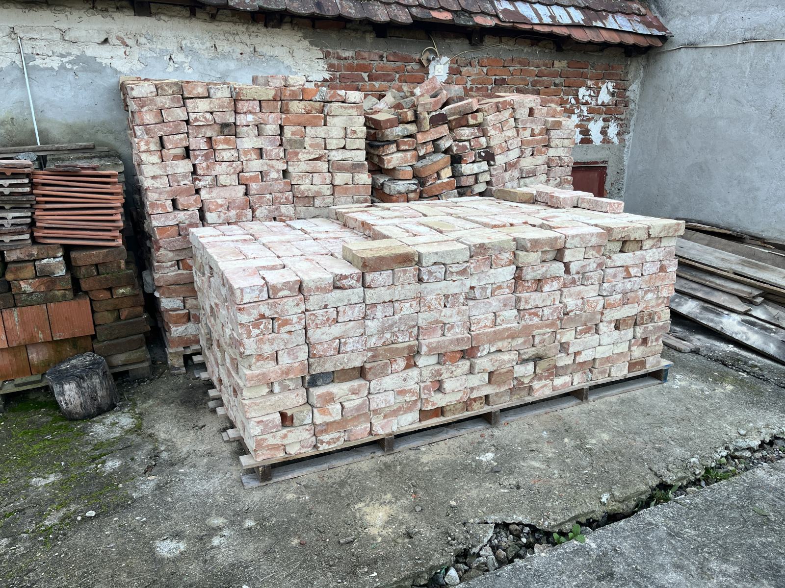 Stara cigla oko 1500 komada 0,30 €/komad