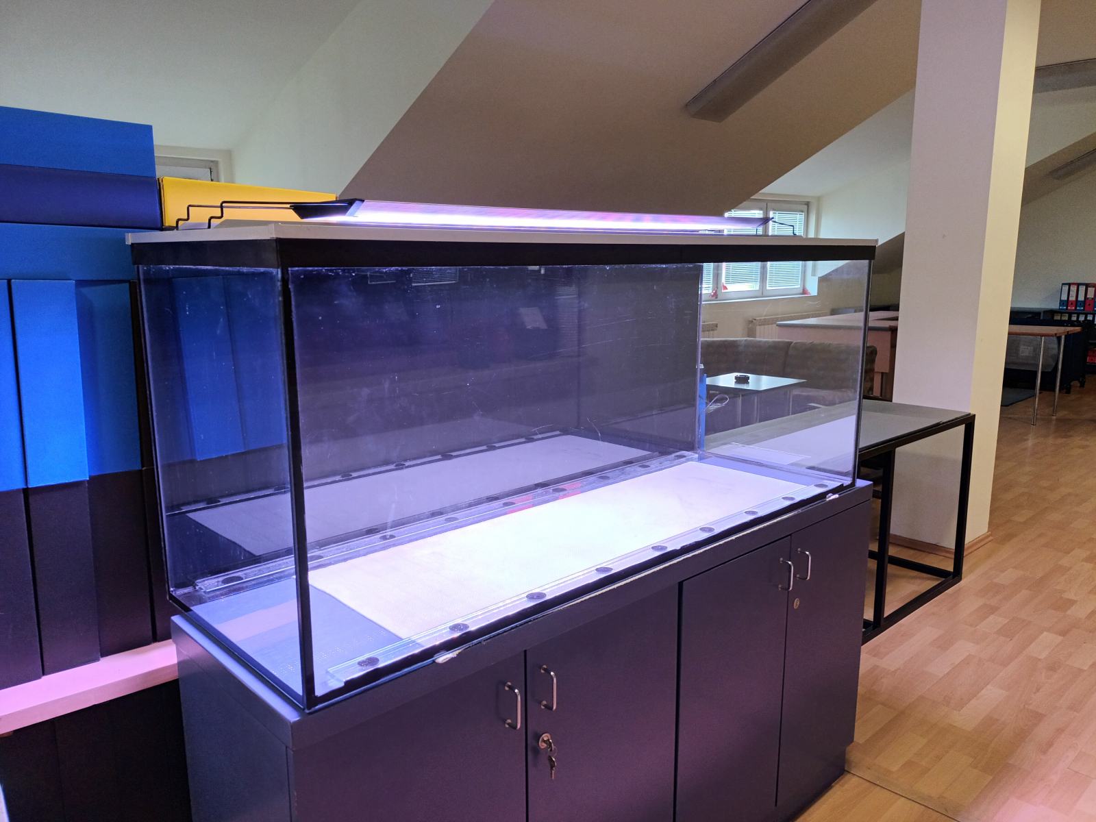 Akvarij 450L sa full opremom