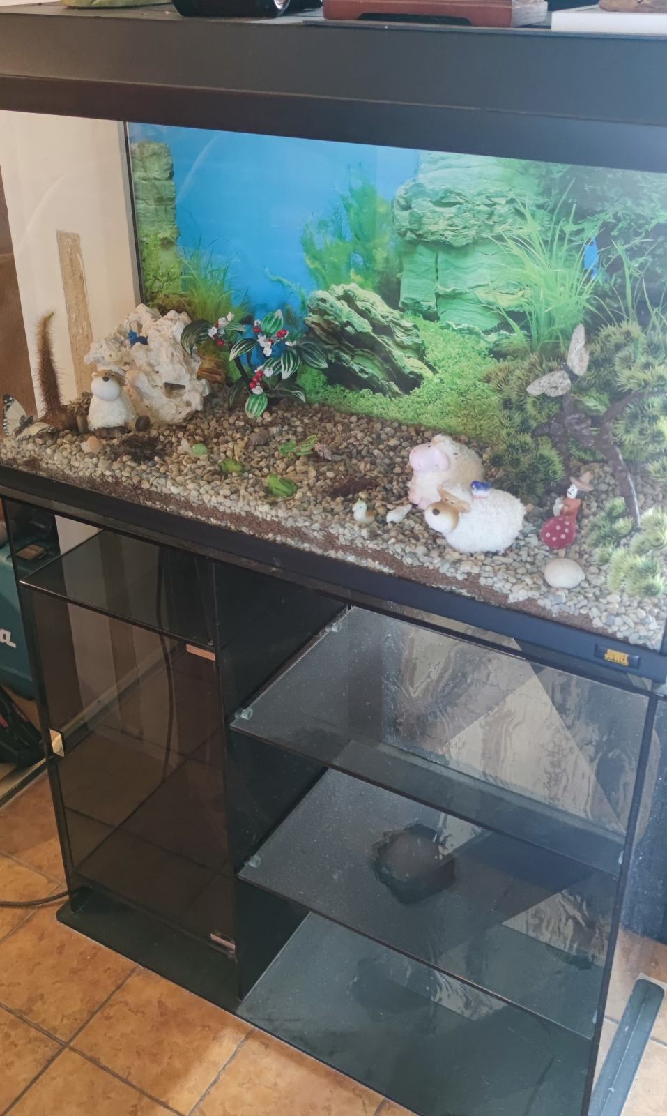 Akvarij s ormarićem