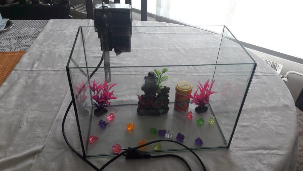 AKVARIJ ZA RIBICE- POVOLJNO!!!