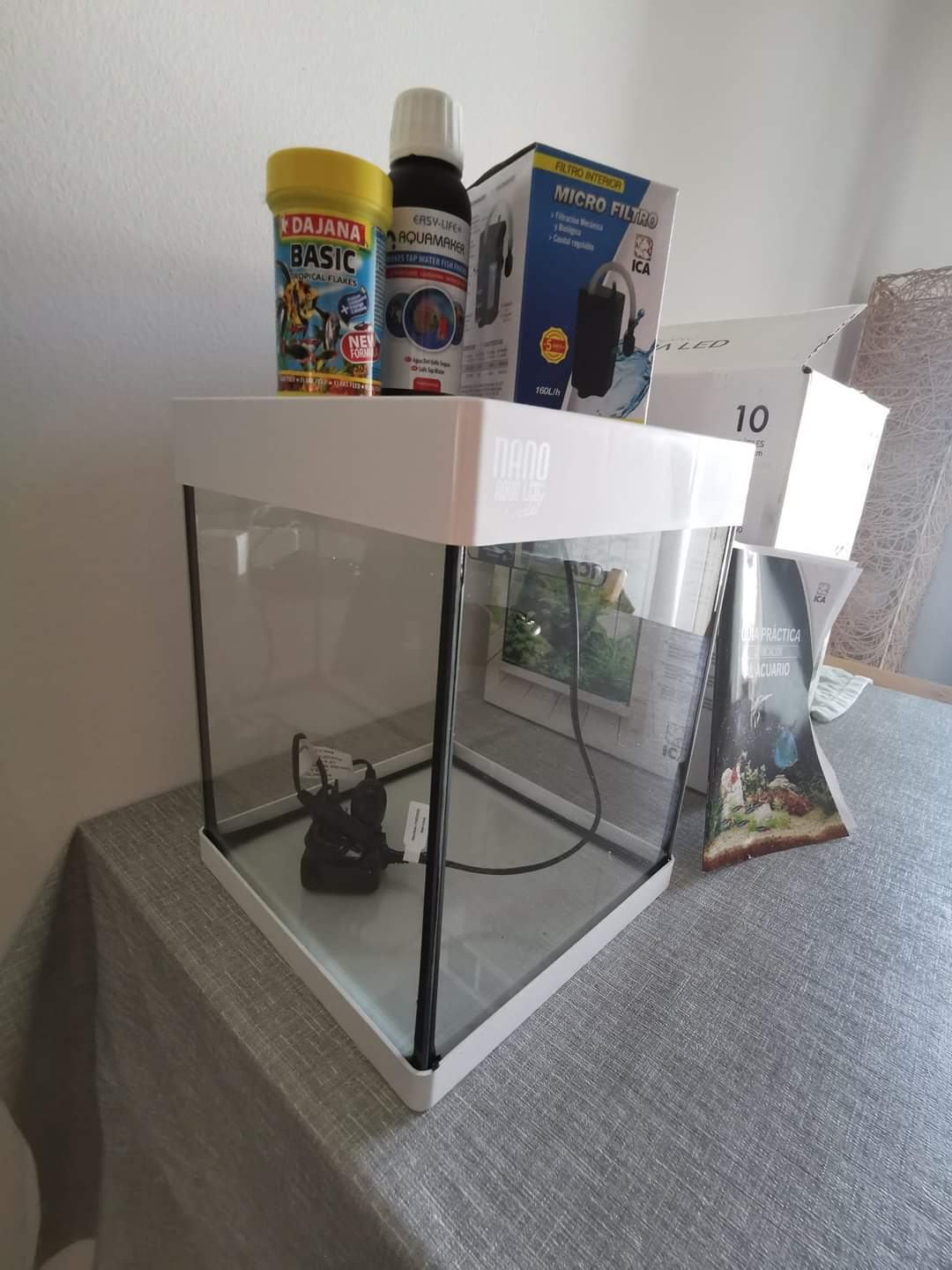 NANO AKVARIJ 9 LITARA, FILTER, RASVJETA,HRANA-Novo!!!!