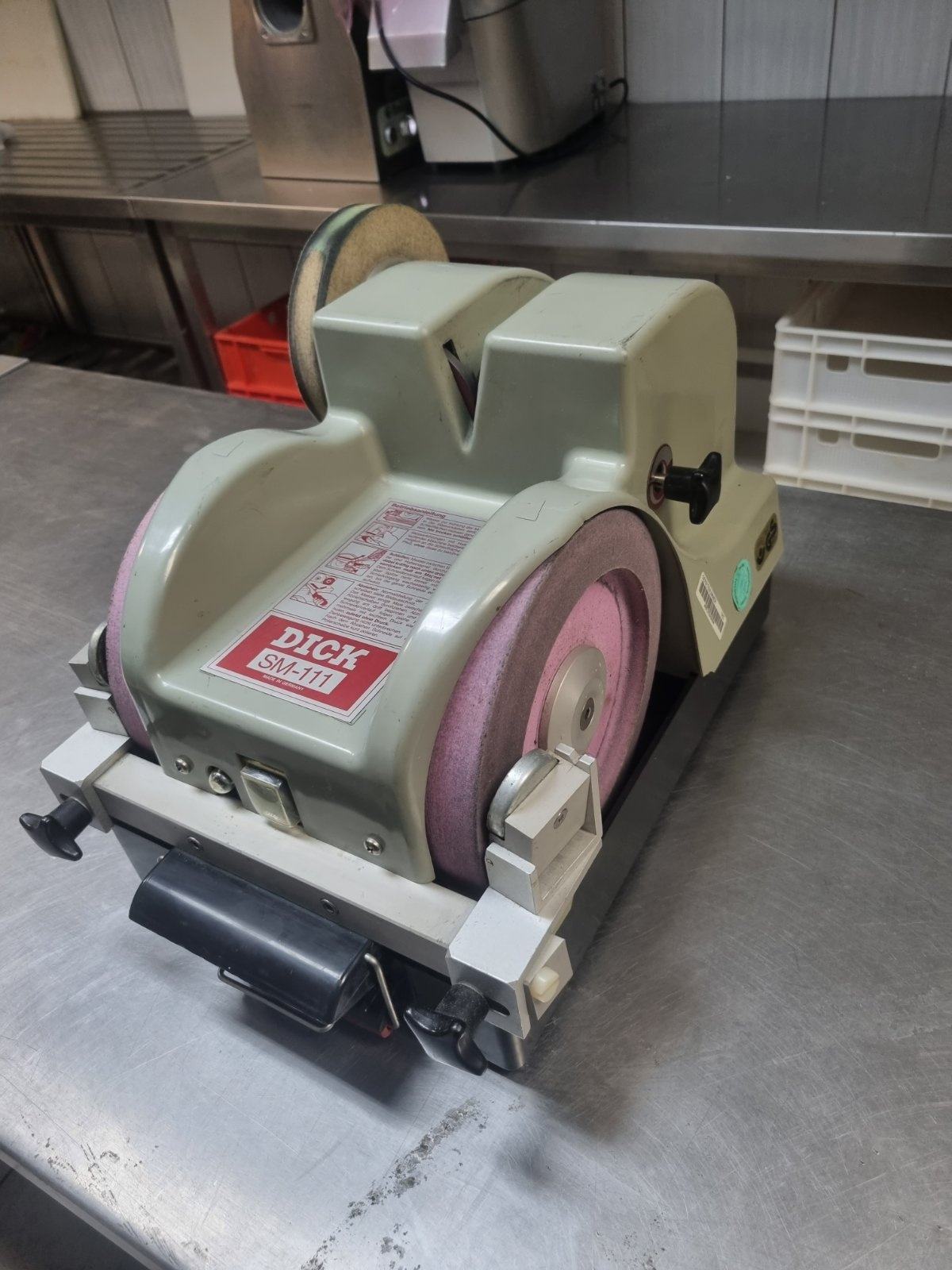 DICK SM 111 stroj za oštrenje noževa