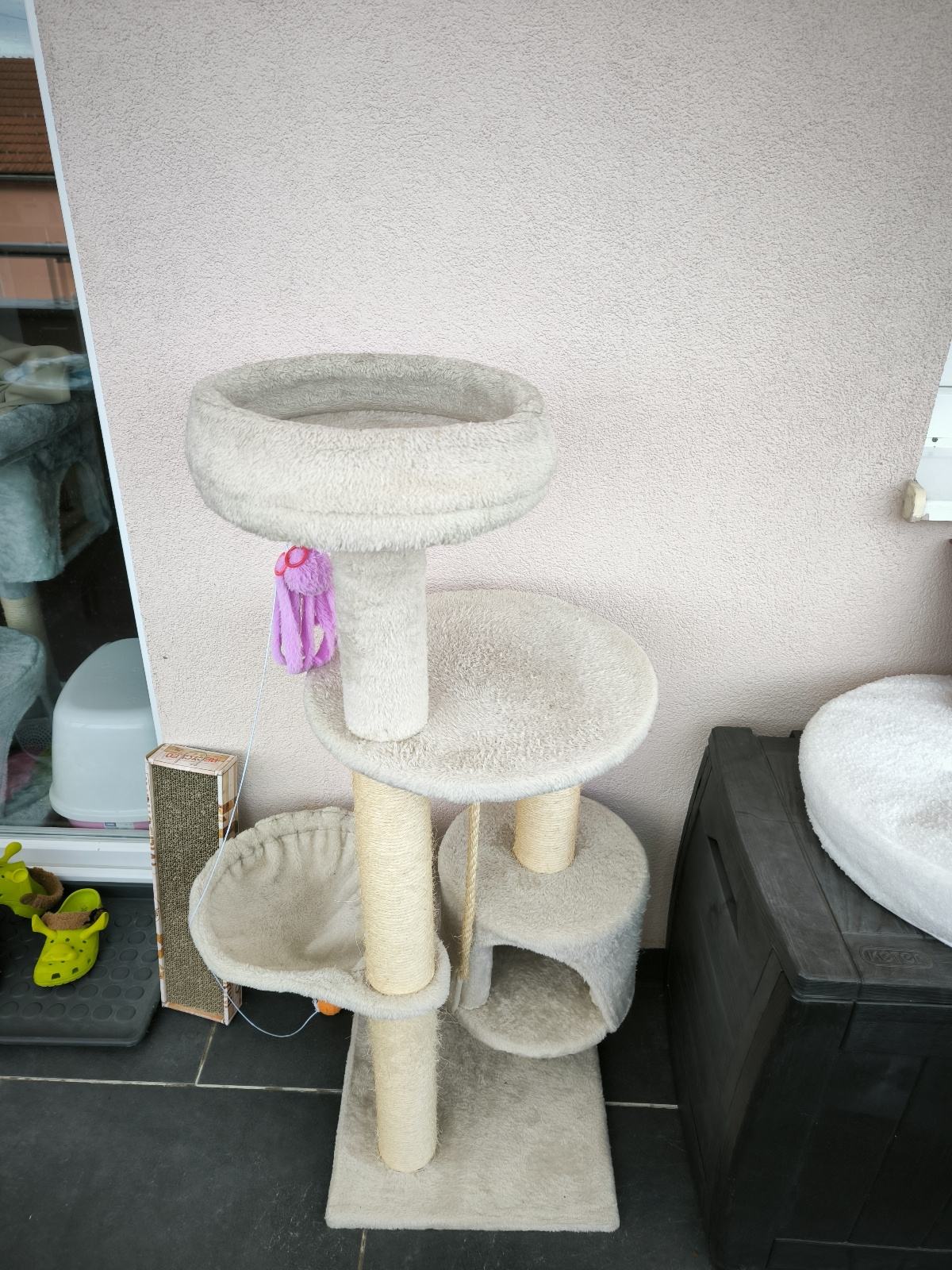 Mačja platforma s grebalicom