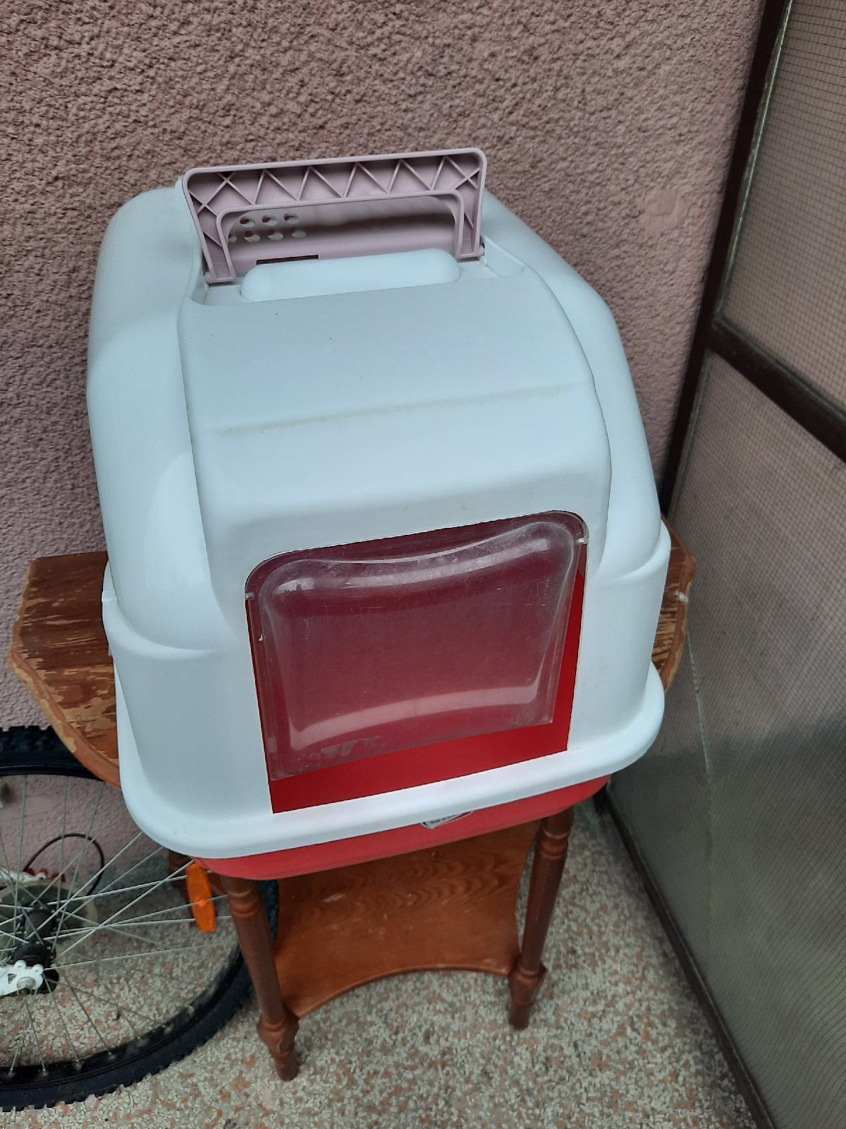 Zatvoreni WC za mace s lopaticom