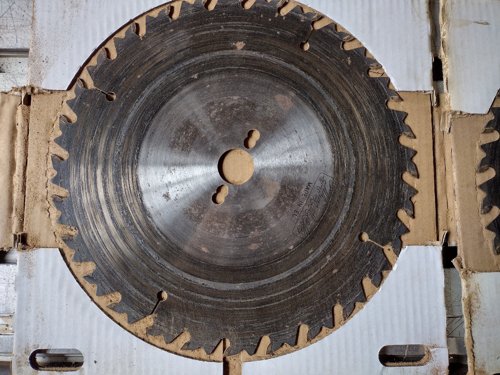 List Kružne Pile 300 x 3.2 30mm 28z