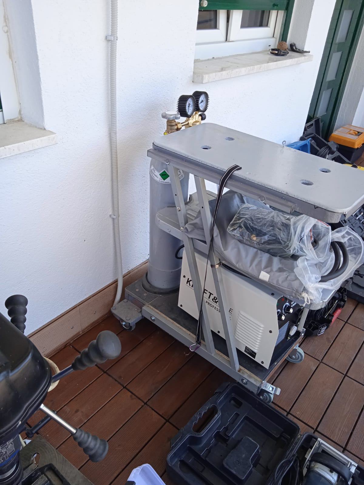 Inverter 250A s punom bocom, atestom i kolicima, NOVO