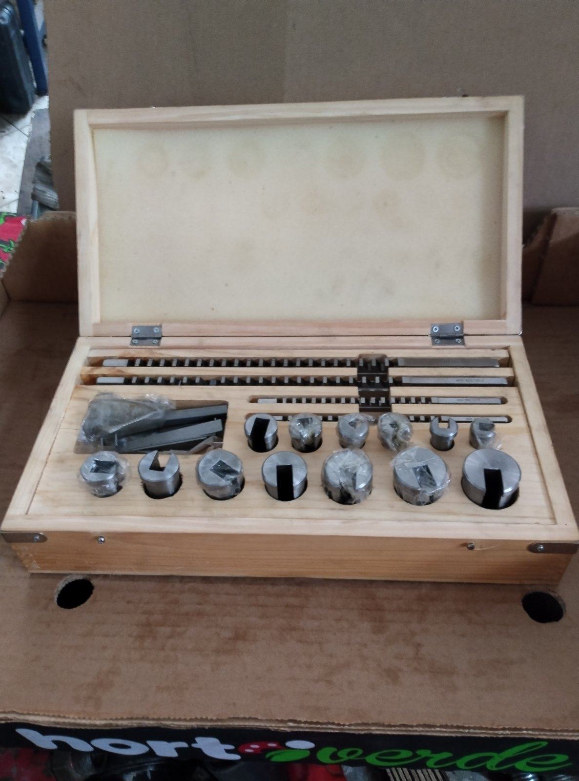 PROVLAKAČI ZA IZRADU UTORA